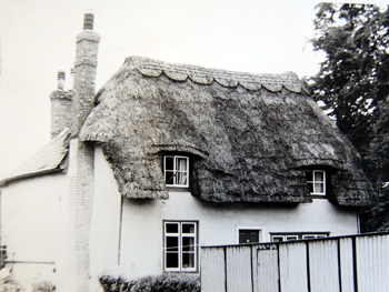 Hosted By Bedford Borough Council: Park Cottage - 58 High Street Roxton